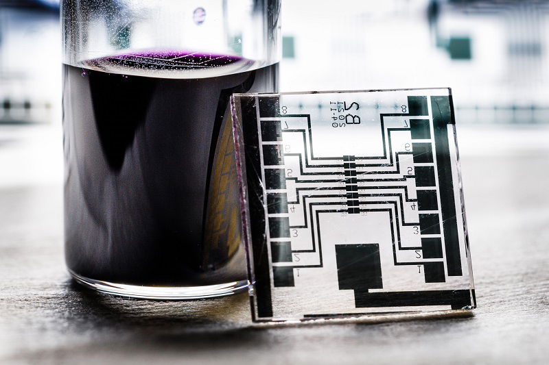 Scientists find way to make electronic materials with water