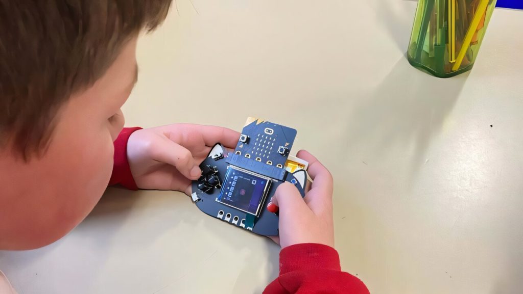 New MicroCode tool makes programming portable for kids