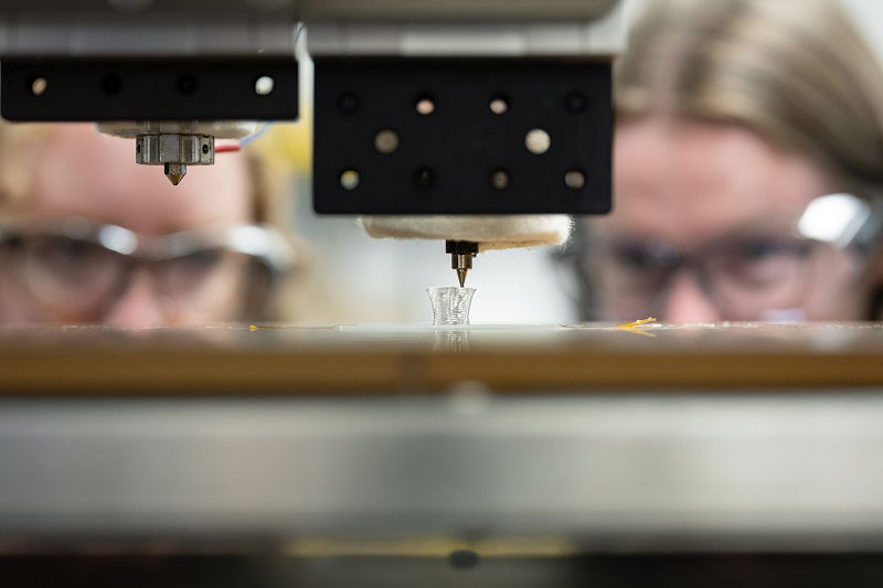 Scientists create stretchable, recyclable plastics with breakthrough 3D printing technique